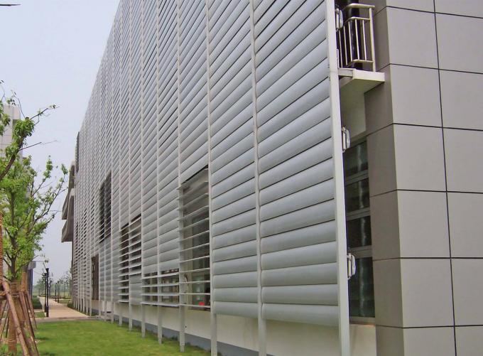 55x300 Aluminium Tahan Api Sun Louver 2.5mm Dengan Aerofoil Louver Blades